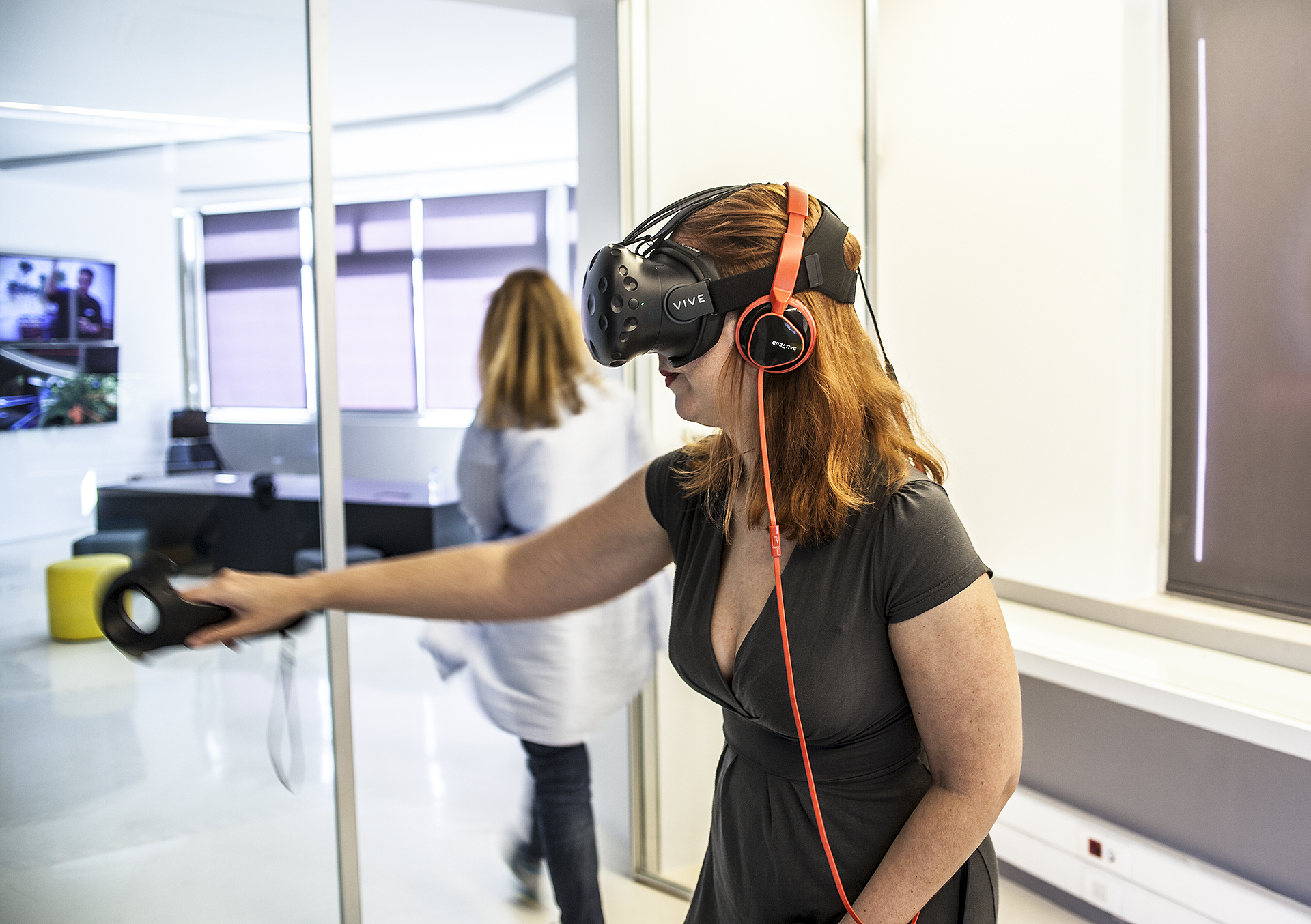 Αυτό το κορίτσι μόλις κολύμπησε με φάλαινες στο Μοναστηράκι